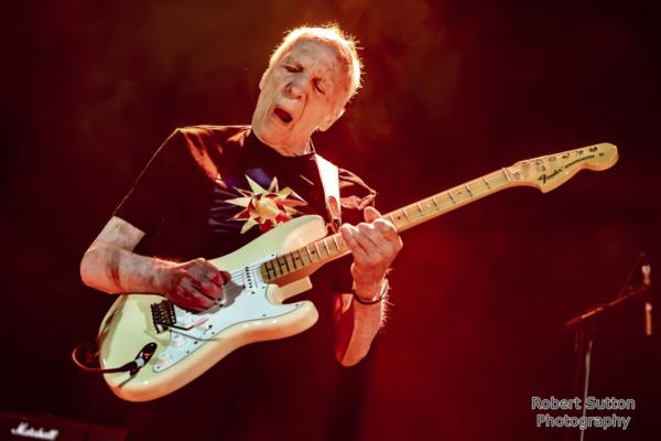 Robin Trower announces live shows for 2025 - Manhaton Records